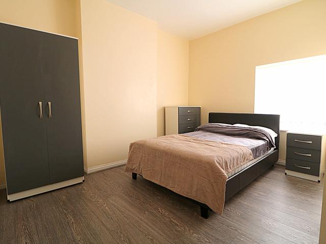 Room at Victoria Road, Bedford