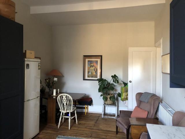 Room at Victoria Road, Glasgow
