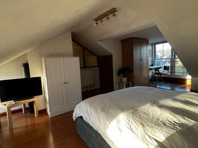 Room at Victoria Road, Greater London