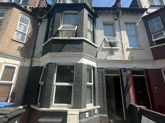 Room at Victoria Road, Greater London