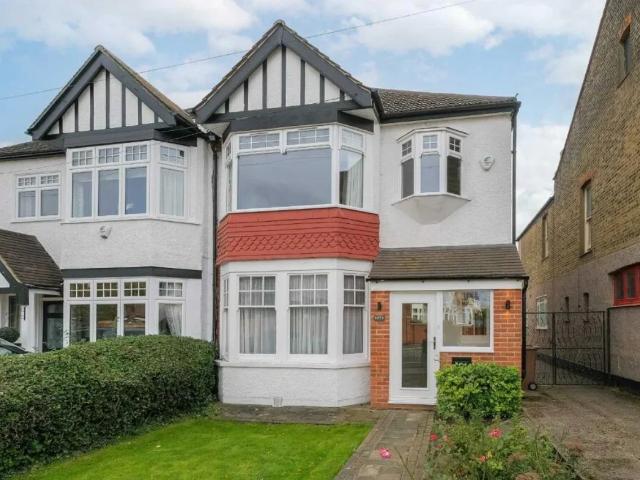 Room at Victoria Road, Greater London