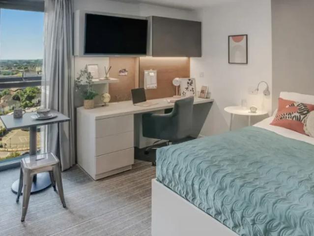 Room at Victoria Road, Greater London