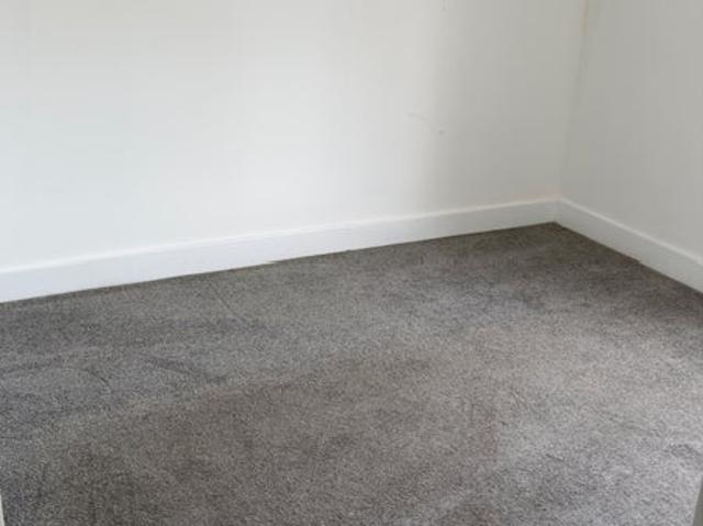Room at Victoria Road East, Leicester