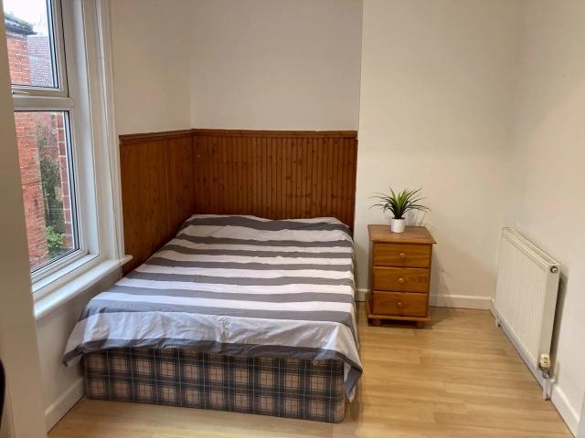 Room at Victoria Road North, Portsmouth