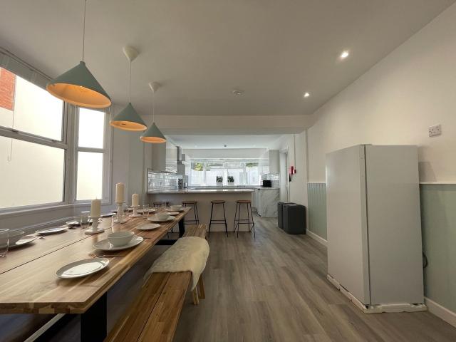 Room at Victoria Road North, Portsmouth