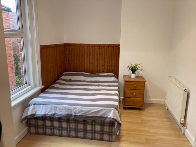 Room at Victoria Road North, Portsmouth