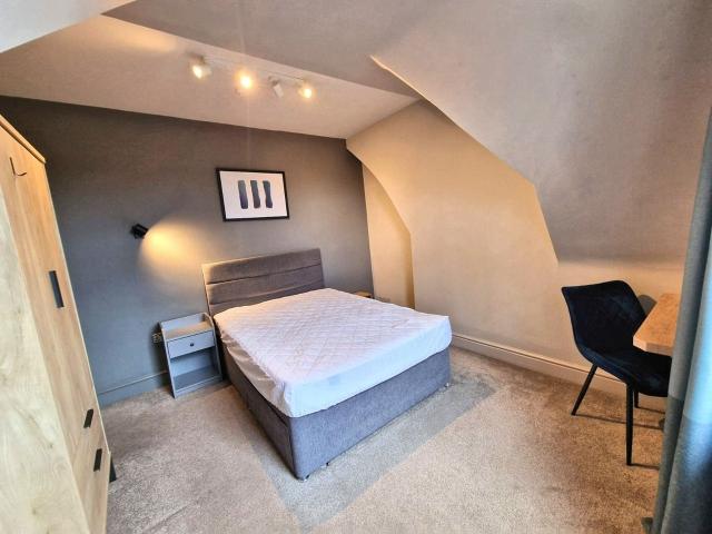 Room at Victoria Road, Tamworth