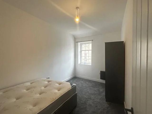 Room at Victoria Street, Derby