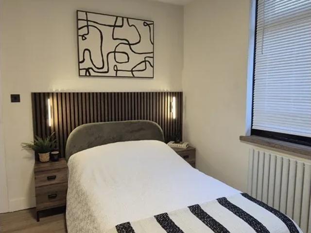 Room at Victoria Street, Radcliffe