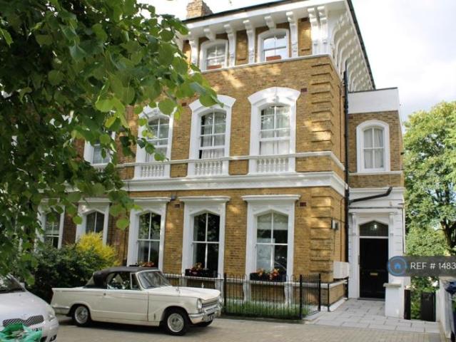 Room at Victoria Way, Greater London
