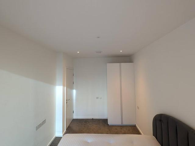 Room at Victory Parade, Greater London