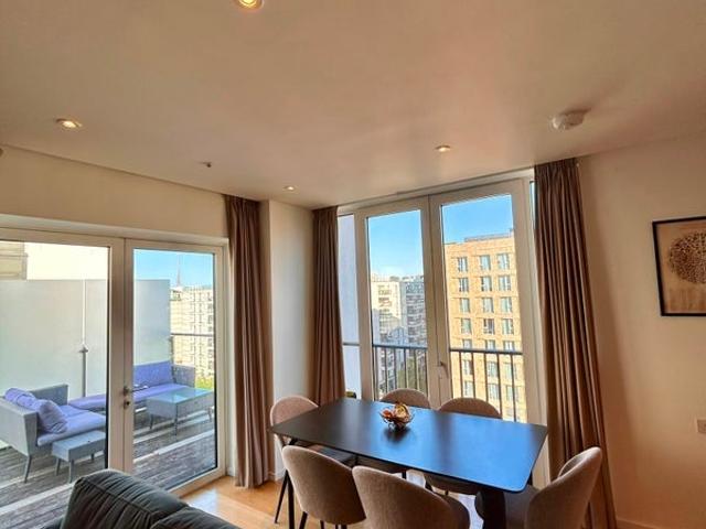 Room at Victory Parade, Greater London