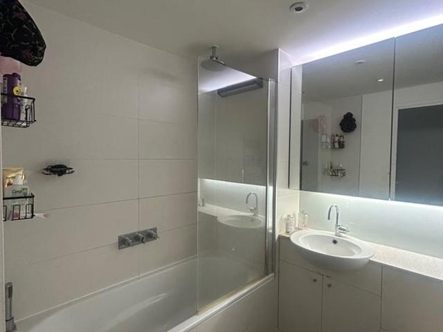 Room at Victory Parade, Greater London