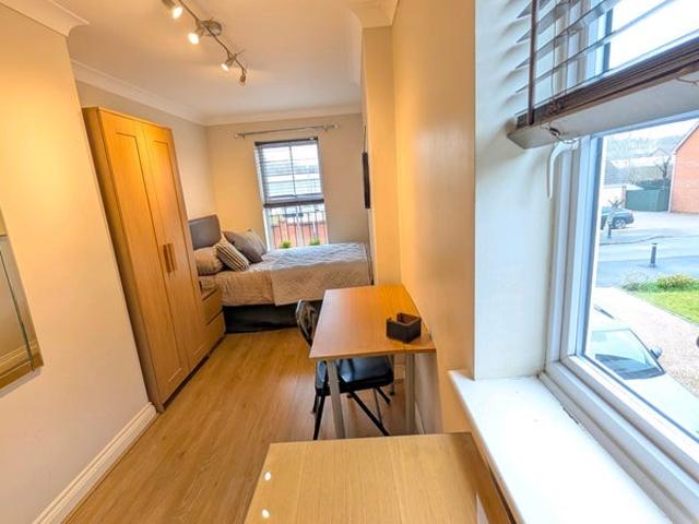 Room at Viaduct Close, Rugby