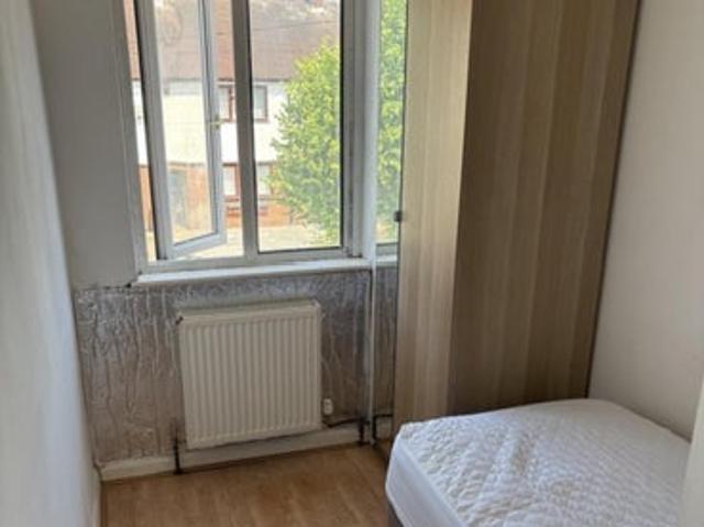 Room at Violet Lane, Greater London