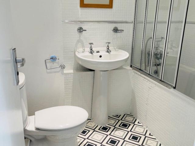 Room at Villier Street, Greater London