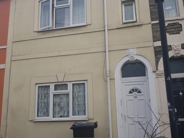 Room at Villiers Road, Bristol