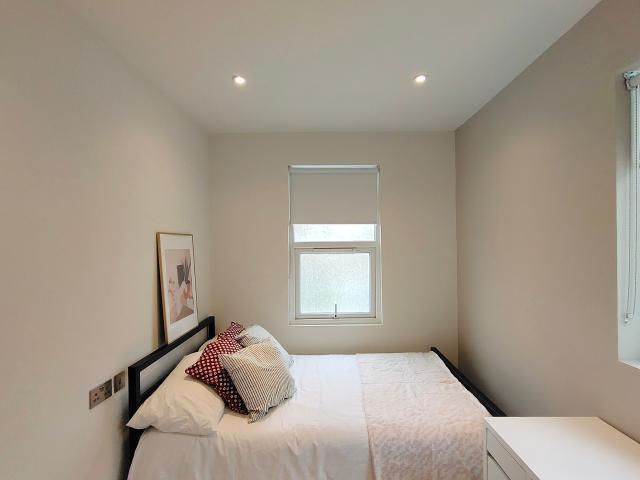 Room at Villiers Road, Greater London