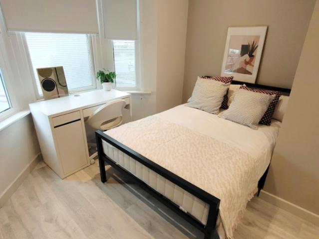 Room at Villiers Road, Greater London