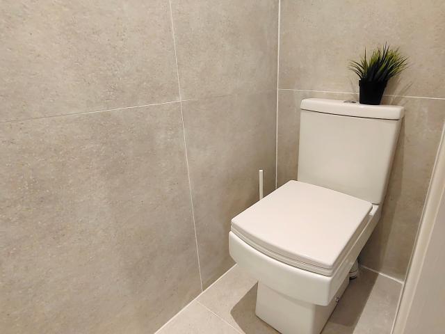 Room at Villiers Road, Greater London