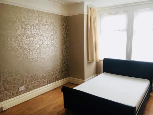 Room at Villiers Road, London