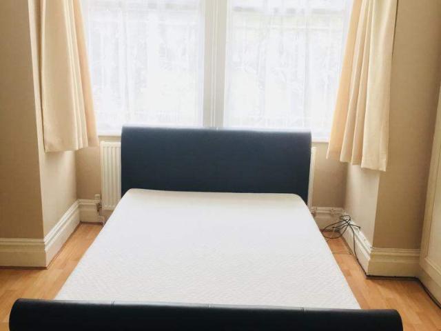 Room at Villiers Road, London