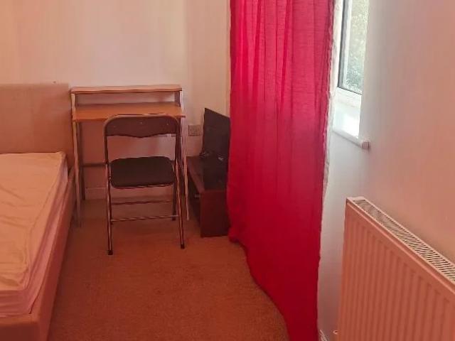 Room at Vimy Drive, Dartford