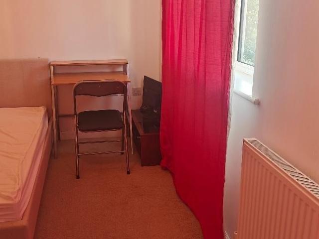 Room at Vimy Drive, Dartford
