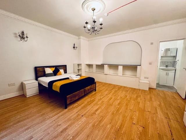 Room at Vincent Gardens, Greater London
