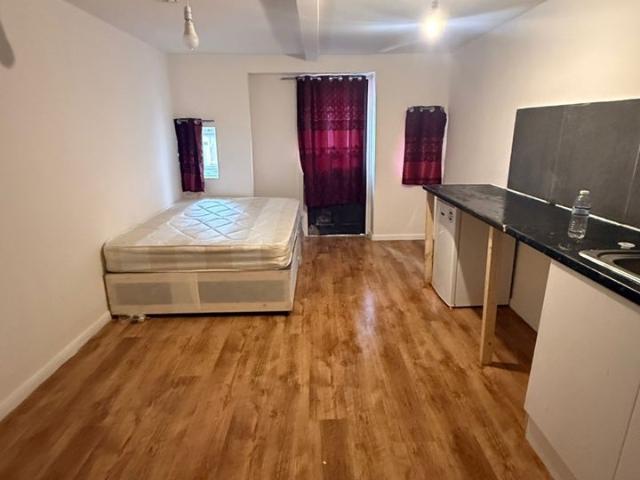 Room at Vincents Path, Greater London