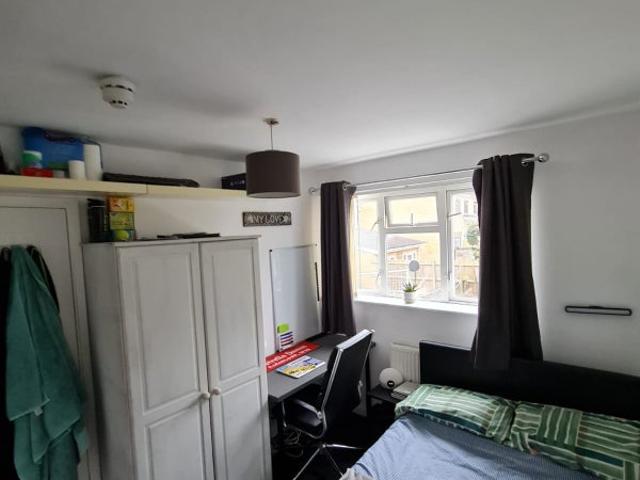 Room at Vineway, Brentwood