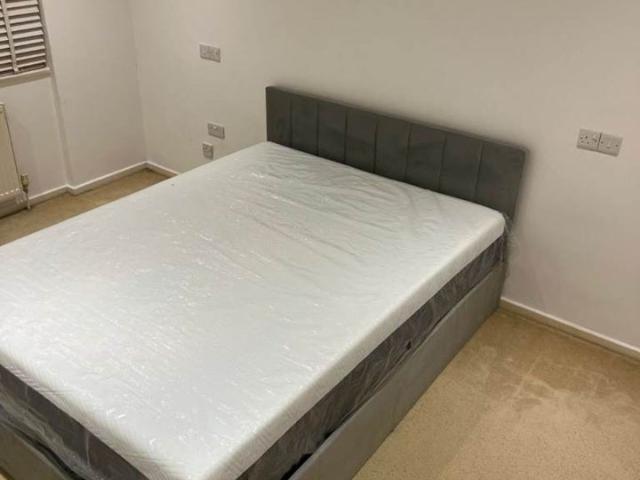 Room at Viney Bank, Greater London