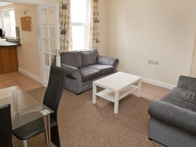 Room at Vine Street, Lincoln
