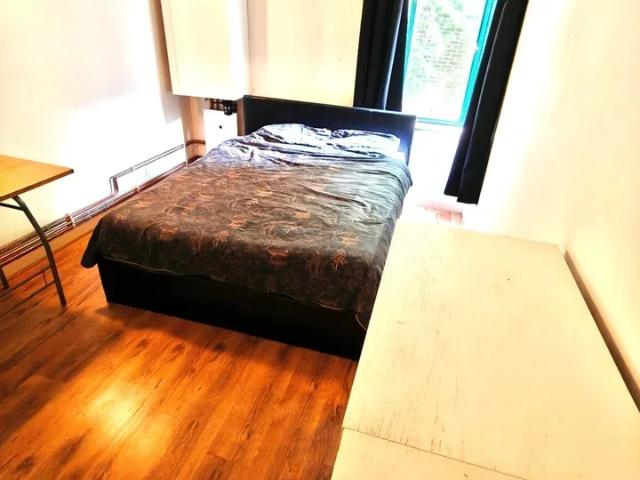 Room at Vining Street, Greater London