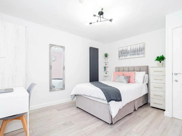 Room at Vintner Road, Vale of White Horse
