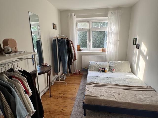 Room at Virginia Road, Greater London