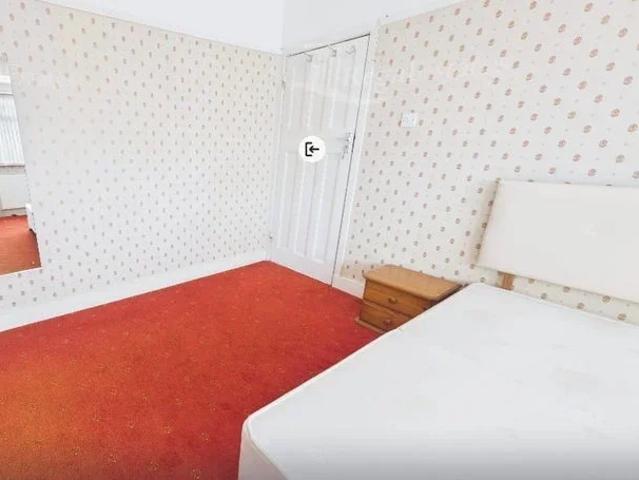 Room at Vivian Avenue, Greater London