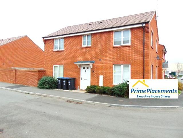 Room at Voyage Road, Rugby