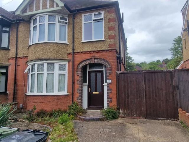 Room at Wychwood Avenue, Luton
