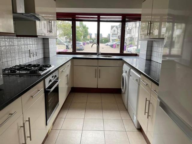 Room at Wynan Road, Greater London
