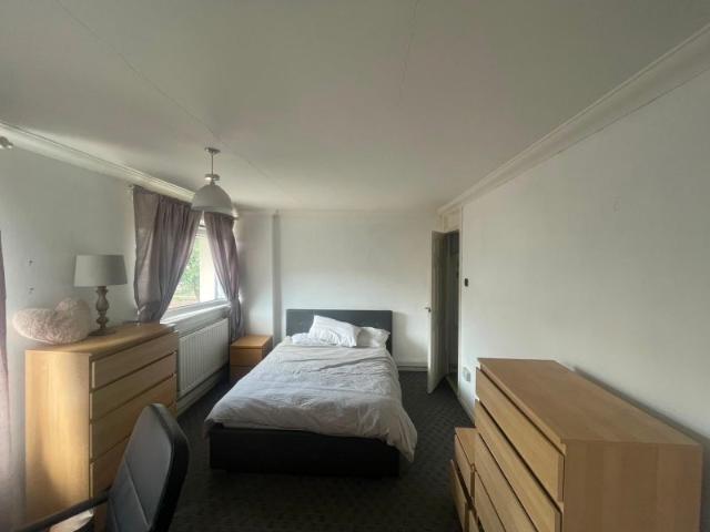Room at Wyndford Road, Glasgow