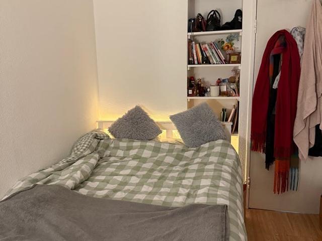 Room at Wynford Road, Greater London