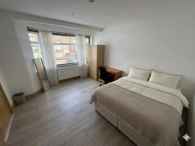 Room at Wyvenhoe Road, Greater London