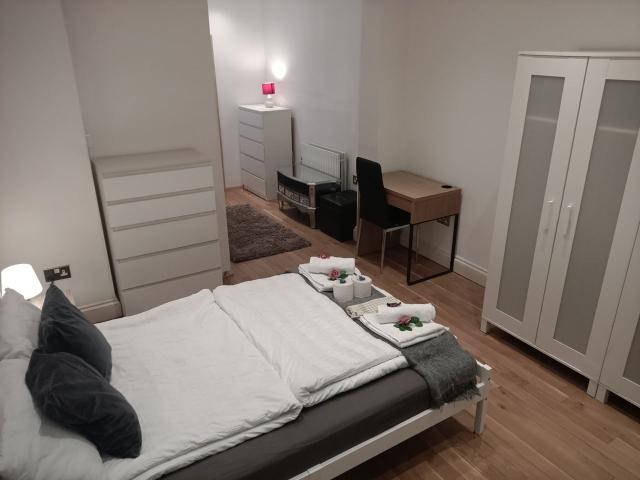 Room at Wadeville Avenue, Greater London