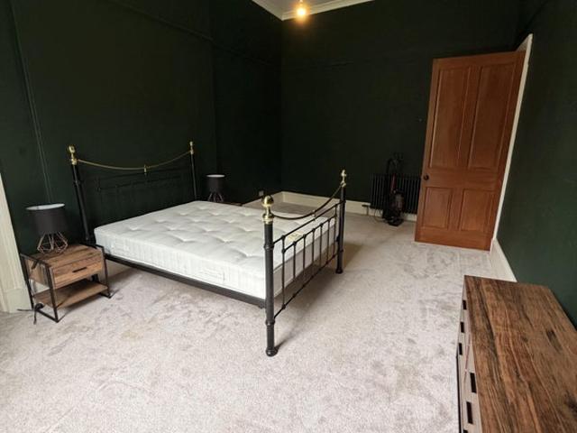 Room at Walmer Crescent, Glasgow