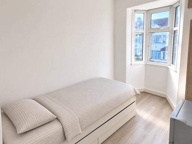 Room at Walmer Road, Greater London
