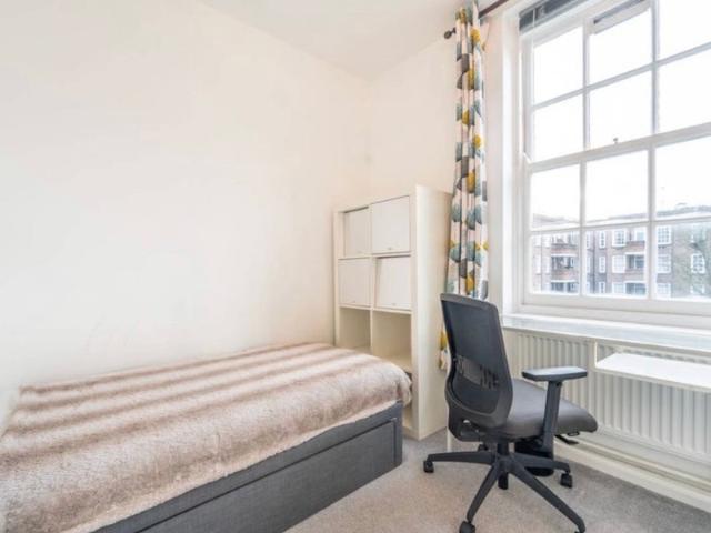 Room at Walmer Road, Greater London