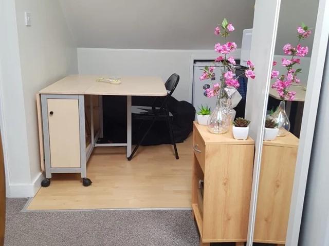 Room at Walford Road, Greater London