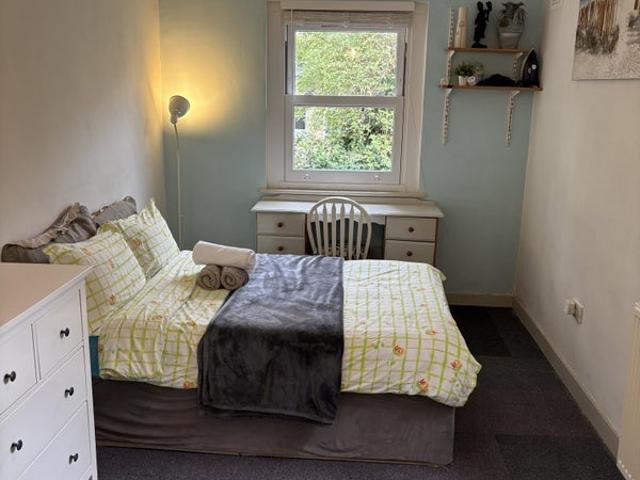 Room at Walford Road, Greater London