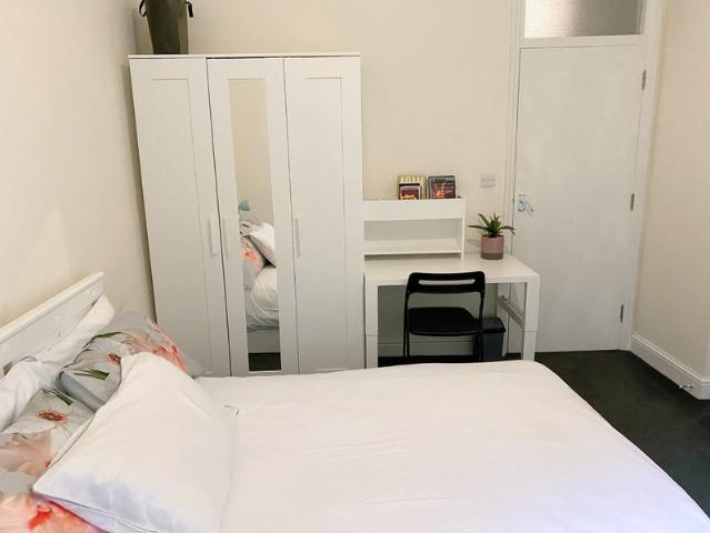 Room at Wallbutton Road, Greater London